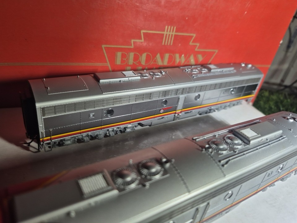 Broadway Limited 441 HO ATSF E8 Powered AB Diesel Locomotive Set (JF39 ...