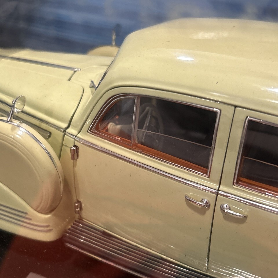 SIGNATURE MODELS 1941 PACKARD LIMOUSINE LIGHT YELLOW 1:18 DIECAST MODEL ...