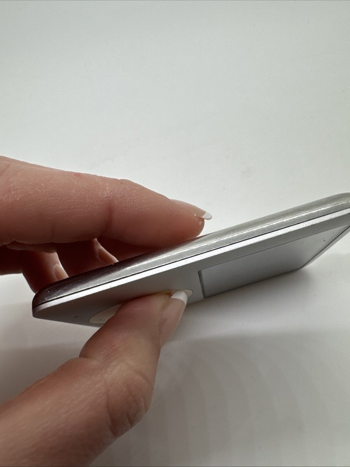 Apple iPod Nano - 8GB - 3rd Generation - Model A1236 - 500 Pre-Loaded ...