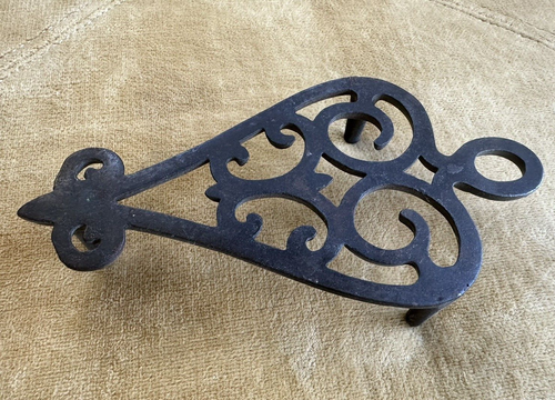 Antique English 6 & 5/16" cast iron Sad Iron trivet Heart Scroll 3 long ...