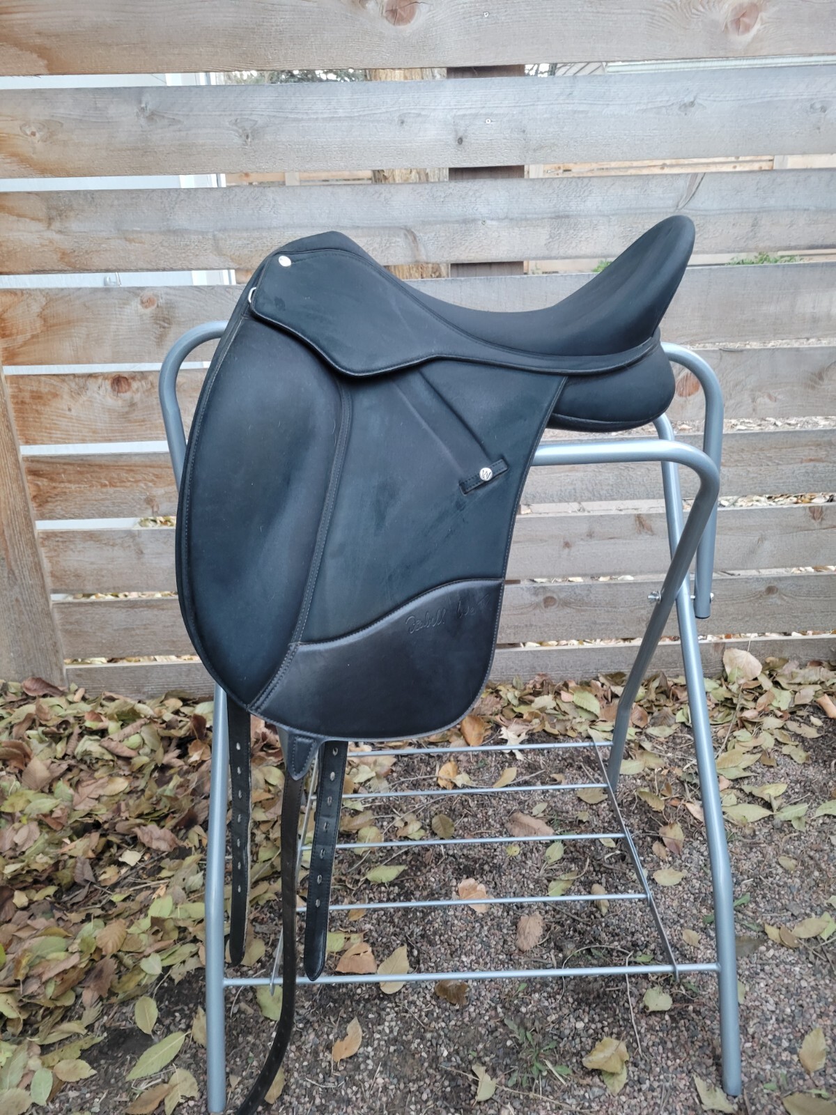 17.5" Wintec Isabell Dressage Saddle + set of gullets and set of shims ...