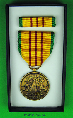 Vietnam Service Medal and Ribbon Bar - full size - original GI Issue ...