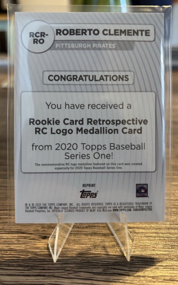 2020 Topps - Rookie Card Retrospective Logo Medallions Roberto Clemente ...