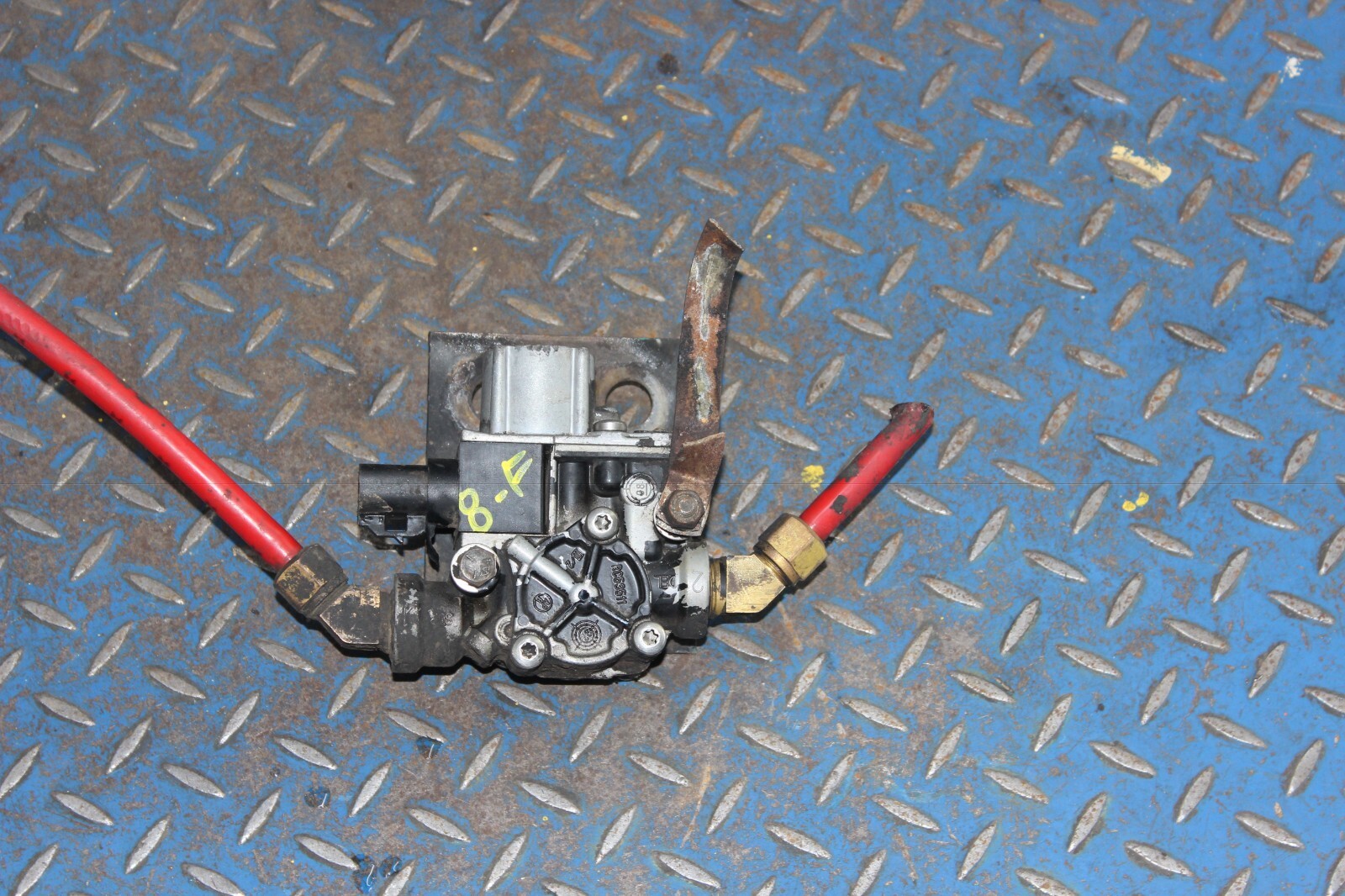 2000 FREIGHTLINER FLC112 ABS MODULATOR VALVE P/N: 5002210 | eBay