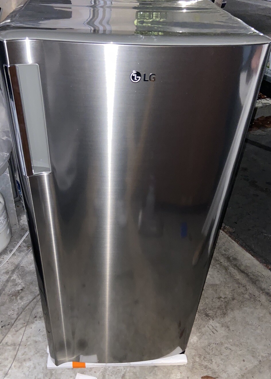 LG 6.0 cu.ft. Single Door Mini Refrigerator/top freezer LRONC0605V | eBay