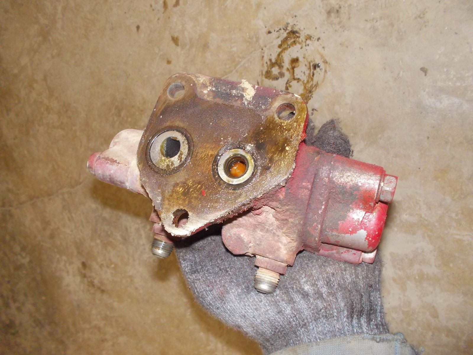 International 504 Diesel Utility Tractor IHC valve unit assembly to ...