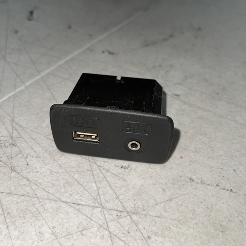 2010 2011 Subaru Impreza Center Console Radio AUX USB Port OEM Music ...