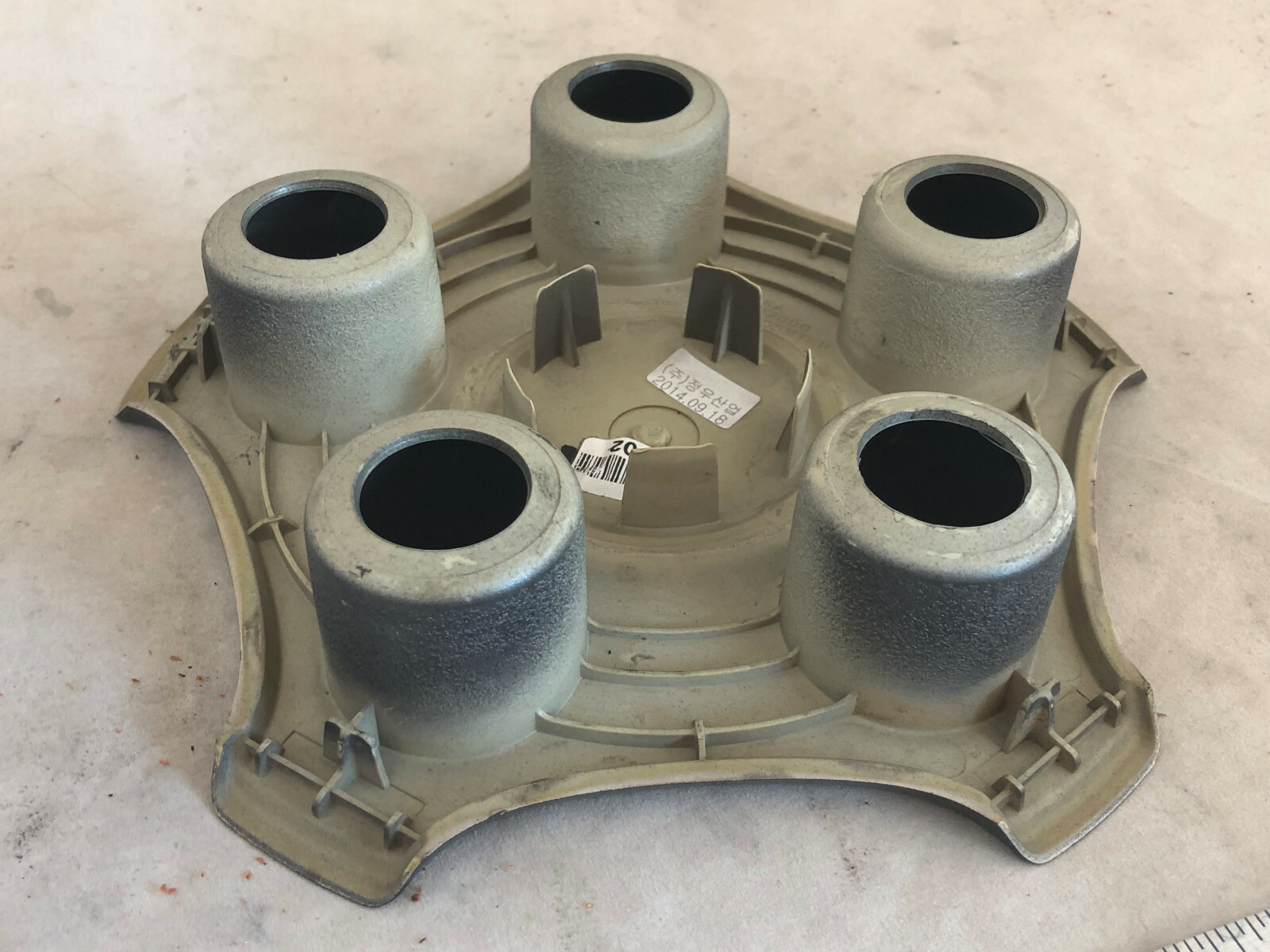 2014-18 Kia Soul 2015-18 Soul EV Wheel Center Cap Hub Gunmetal OE 52960 ...