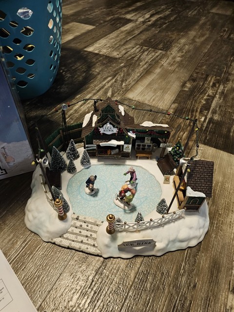 Lemax Carole Towne RARE Pine Ridge Ice Rink. for sale online | eBay