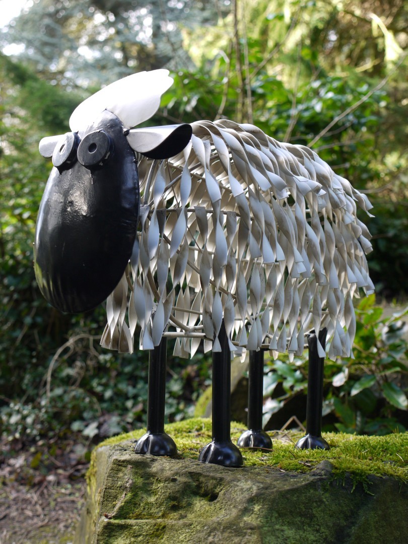 Hand made Metal sheep Garden / Patio Ornament 4x sizes to choose from ...