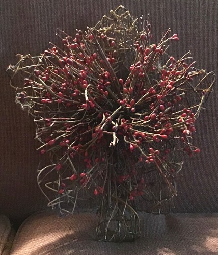 Grapevine Star Christmas Tree Topper with Red Berries in Good Condition ...