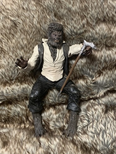 Wolfman Mezco 7" Scale Figure Universal Studio 2009 excellent Wolfman ...