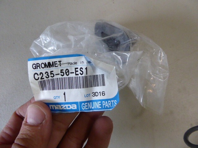 Genuine Mazda 2006-2015 Mazda5 CX-7 CX-9 Bumper Cover Grommet C235-50 ...