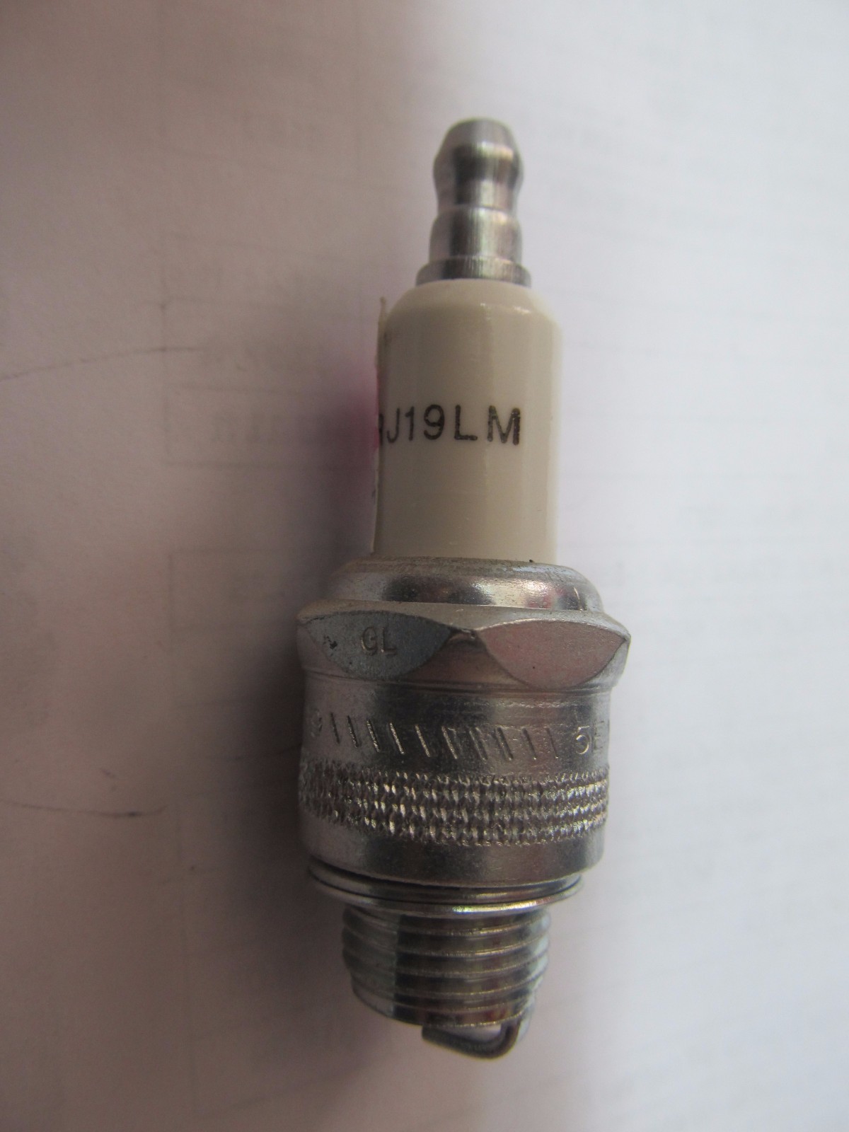 Champion Spark Plug RJ19LM #868-1 1 Spark plug NEW | eBay