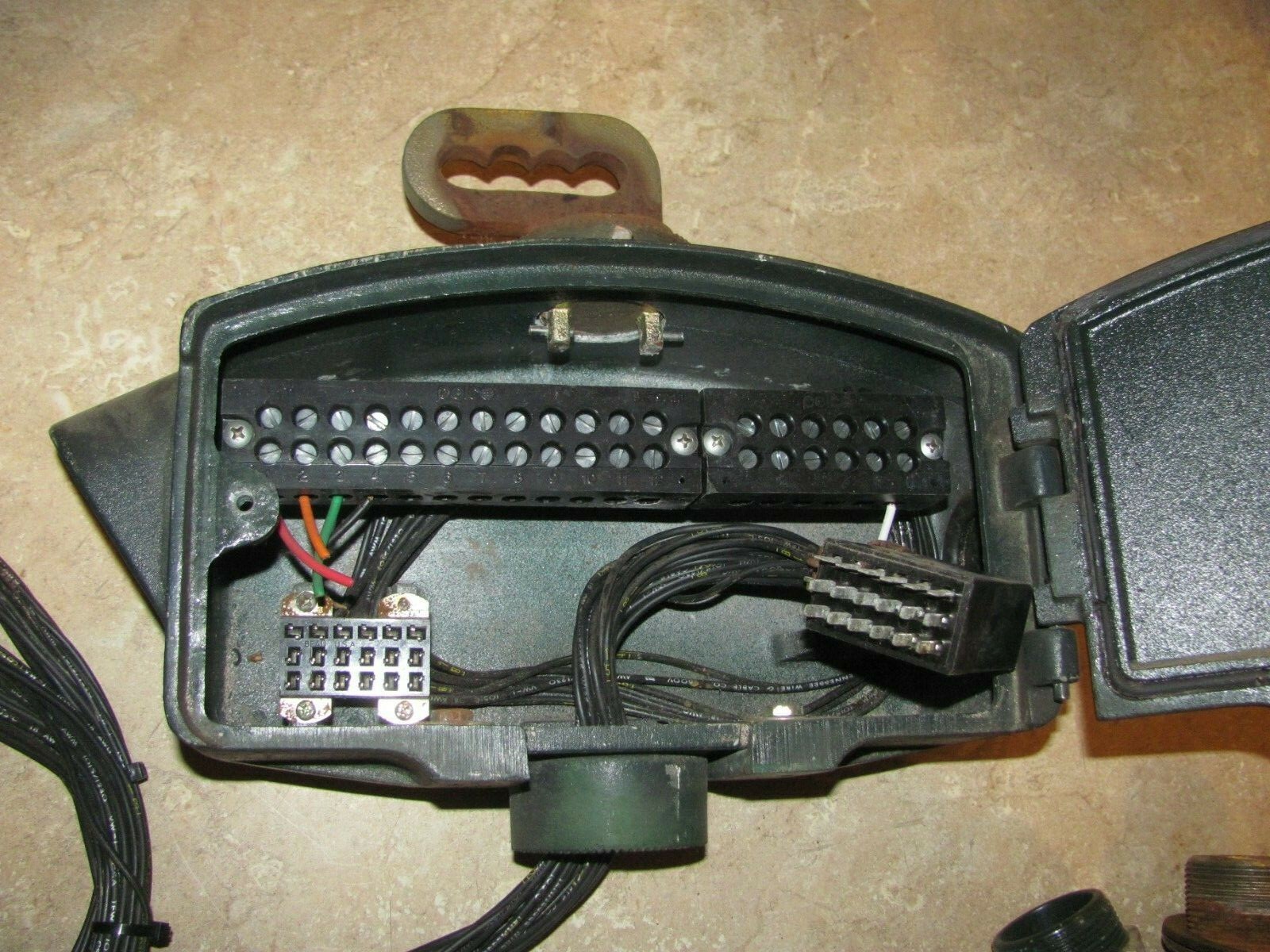 Quick Disconnect Hanger Junction Box Traffic Signal Light hardware (B ...