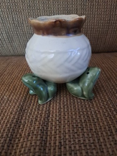 Vintage Three Frogs Holding Ceramic Planter Pot Vase | eBay