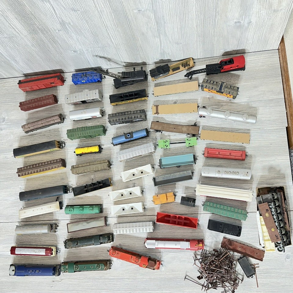 Vintage HO Scale Train Lot of (53) Bachmann, Life Like, Tyco, Walthers ...