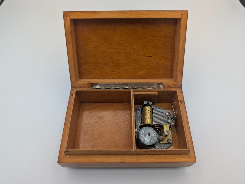 Vintage Footed Wood Music/Keepsake Box w/ Vine Pattern On Lid | eBay