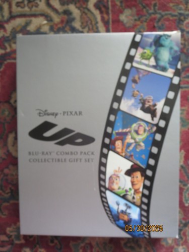 Up (Blu-Ray & DVD, Combo Pack (Collectible Gift Set) Disney Pixar ...