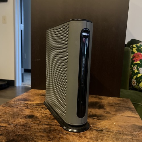 Motorola MG7315 8x4 343 Mbps DOCSIS 3.0 Cable Modem Plus N450 Wi-Fi ...