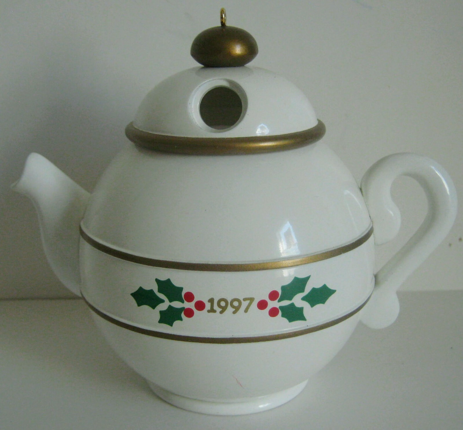 1997 HALLMARK KEEPSAKE MAGIC ORNAMENT TEAPOT PARTY TEAPOT W/BEAR ...