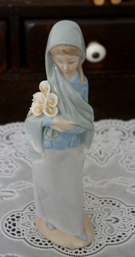 VINTAGE Lladro Figurine Nina Calas - Girl with Lilies #4650, Spain | eBay