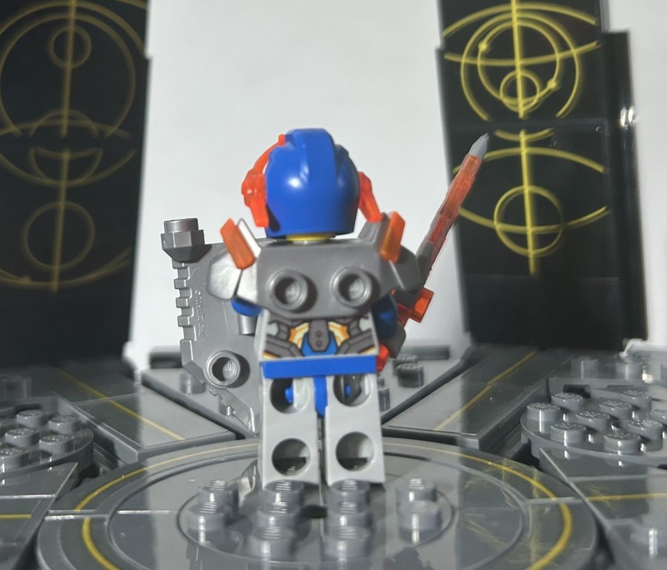 Lego Clay Trans-Neon Orange Visor Nexo Knights Minifigure with shield ...