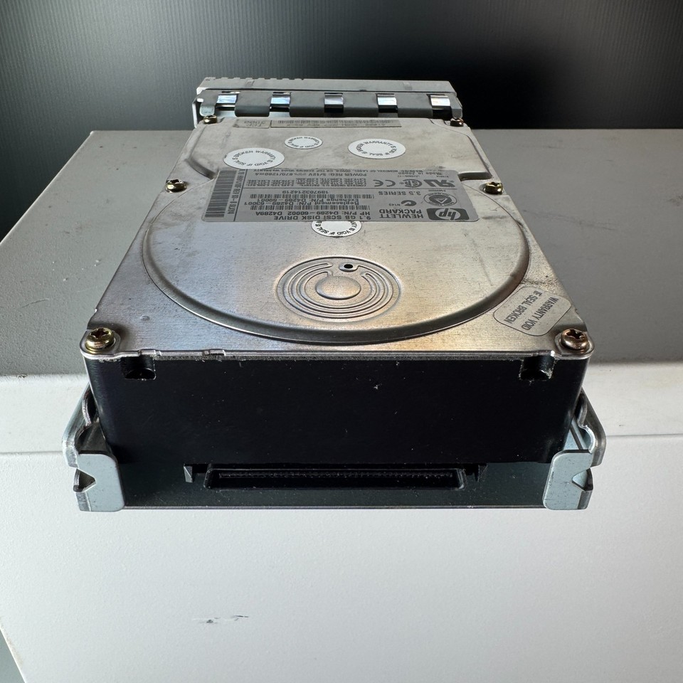 Vintage Hewlett Packard HP NetServer Storage System / 6 with 5 9GB Hard ...