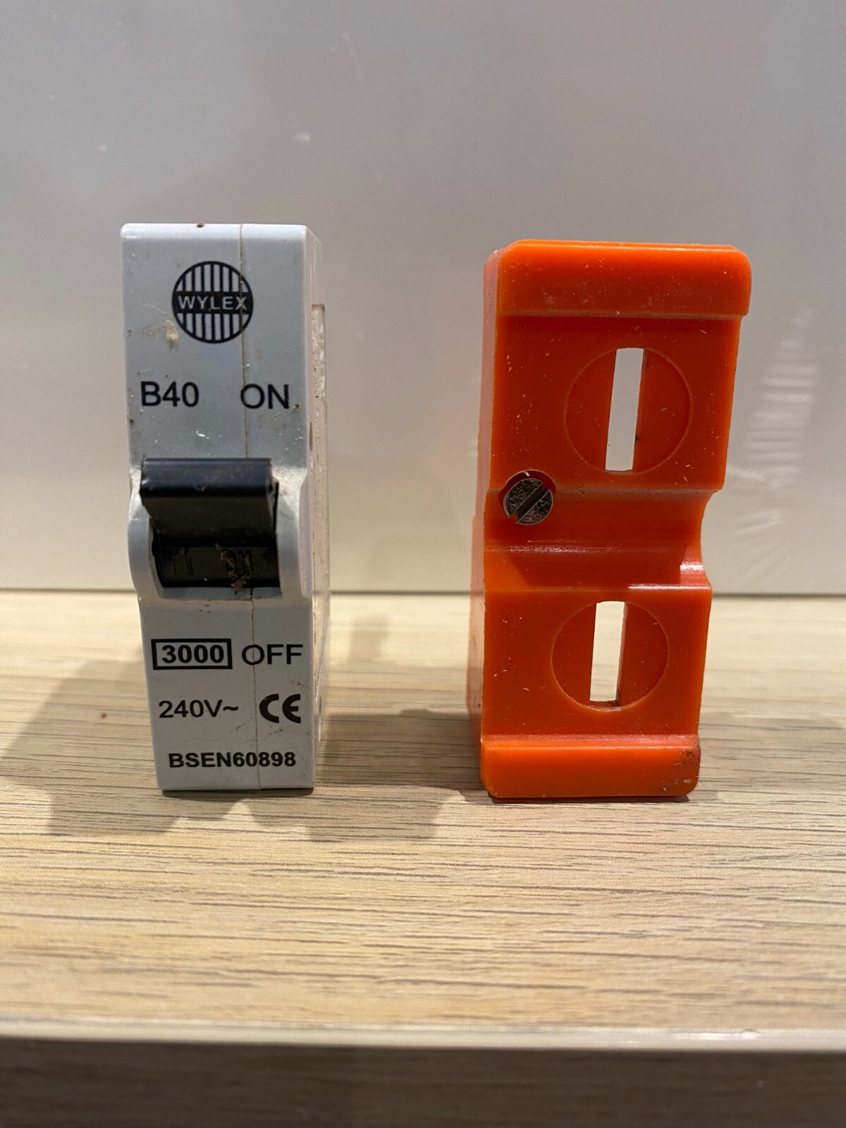 WYLEX B6 B10 B16 B20 B32 B40 PLUG IN MCB'S WITH / WITHOUT BASES BS3871 ...