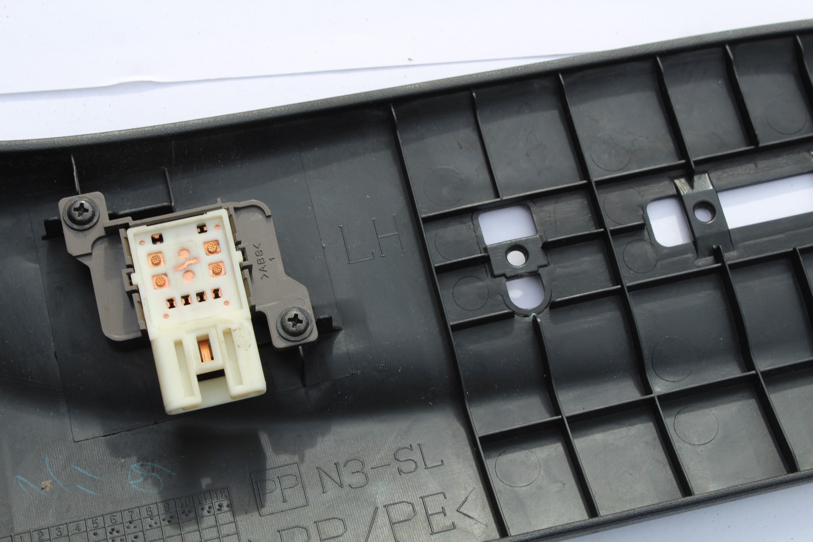 2006 LEXUS IS250 FRONT DRIVER LEFT SEAT BOTTOM TRIM PANEL COVER M969 | eBay