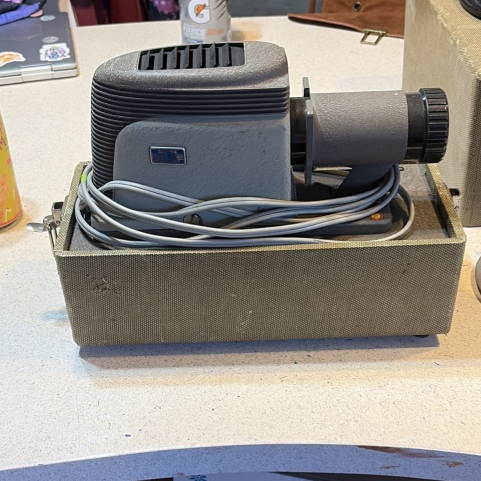 Argus 200 Desktop 35mm Portable Slide Projector Gray with Case & Slide ...
