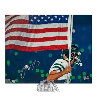 Aaron Rodgers Autographed New York Jets 16x20 Photo - Fanatics (Holding ...