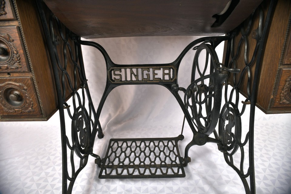 *Vintage SINGER Sewing Machine Table & Sewing Machine w. Accessories | eBay