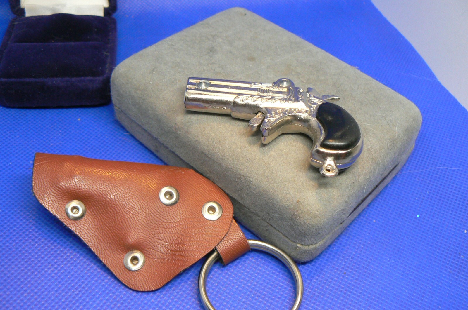 A REALLY COOL HOLSTER AND SILVER METAL GUN KEYCHAIN SHOOTS CAPS? R2 ...