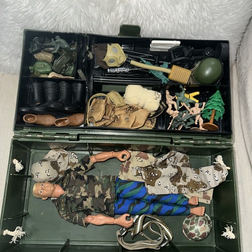 Vintage 90s GI Joe Foot Locker Case Figure Accessories Clothing Weapons ...