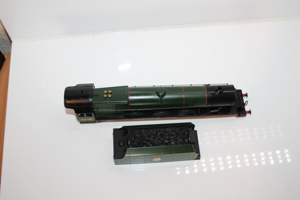 Hornby OO 4-6-2 Princess Elizabeth BR Green 46201 Loco Body & Tender ...