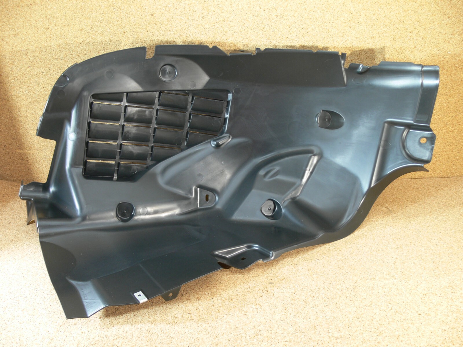 GENUINE LAND ROVER FRONT WHEELARCH SHIELD LINER RANGE ROVER EVOQUE LH ...