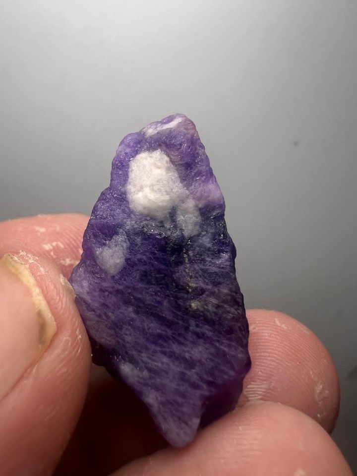 126- carat fluorescent Tenebrescent hackmanite rough from Badakhshan ...