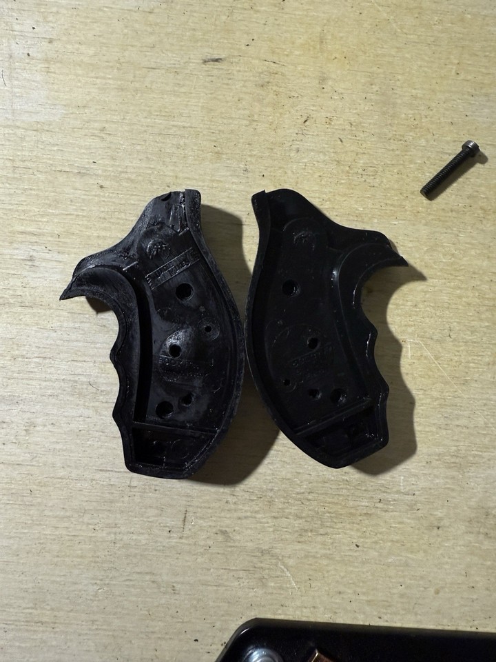 Uncle Mikes S&W J Frame Rubber Grips Round Butt With Screw | eBay
