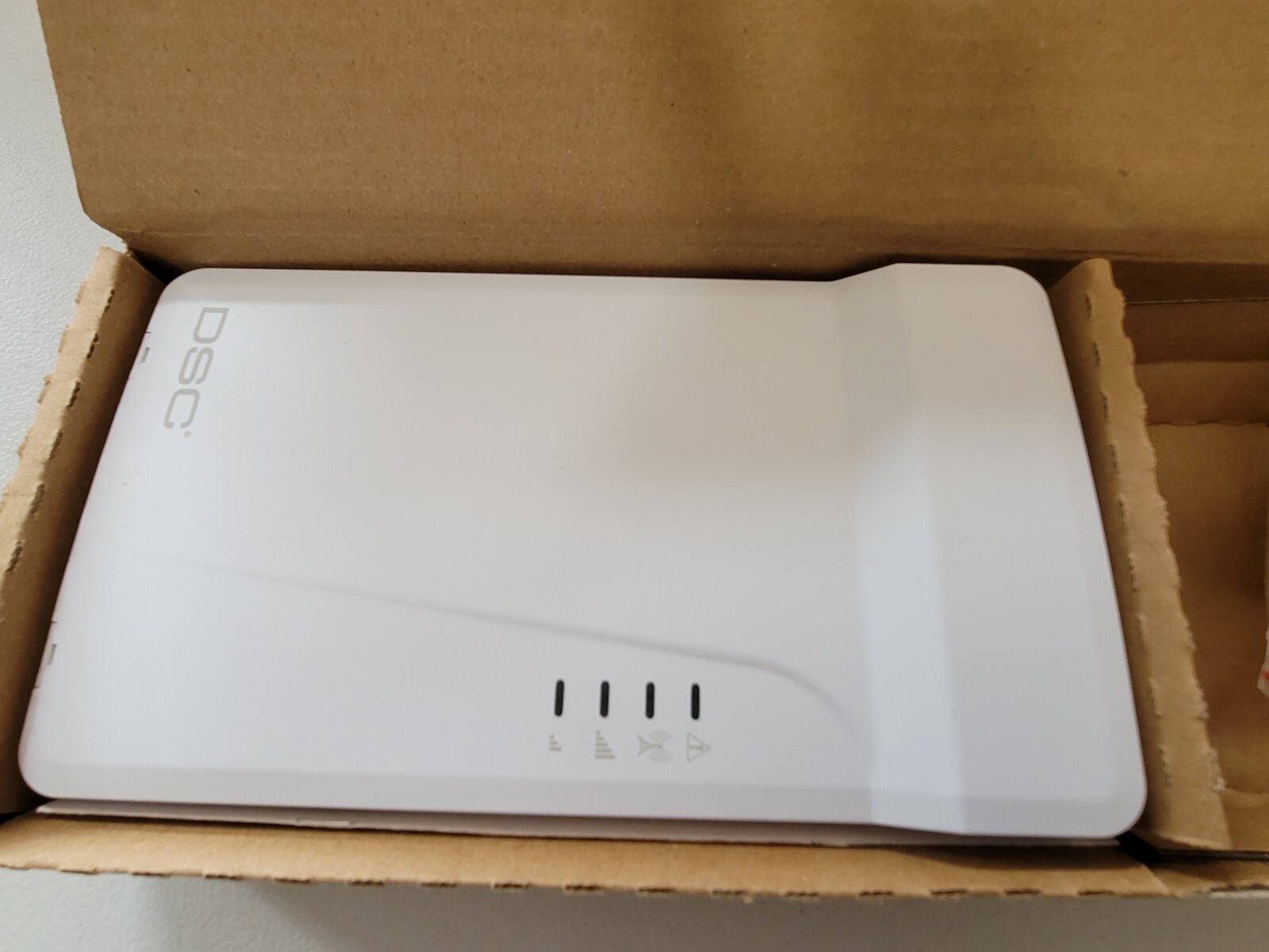 DSC LE4000E-AT Cellular LTE Universal Wireless Alarm Communicator | eBay