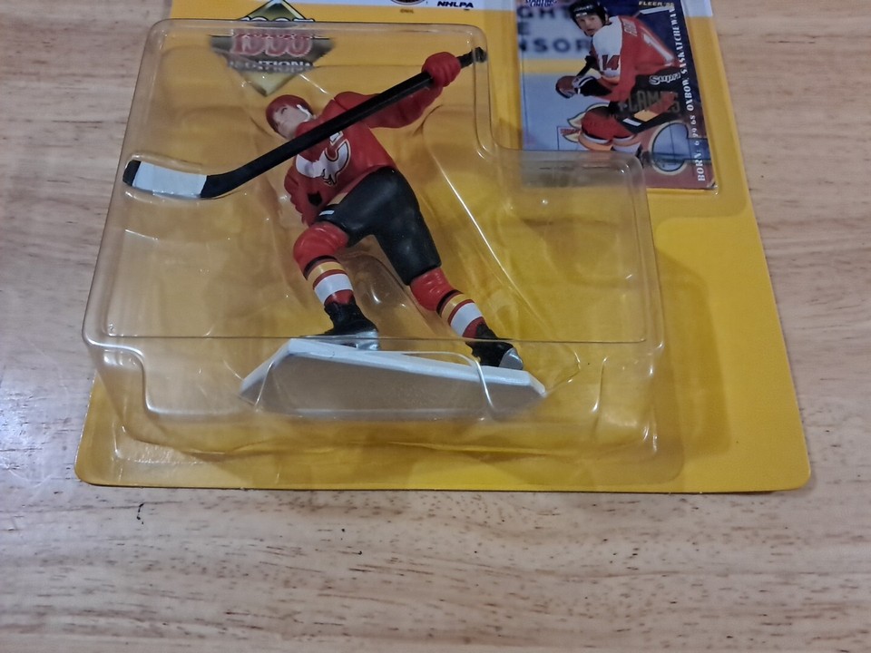 1995 Starting Lineup Theoren Fleury Hockey Figure & Card Calgary Flames ...