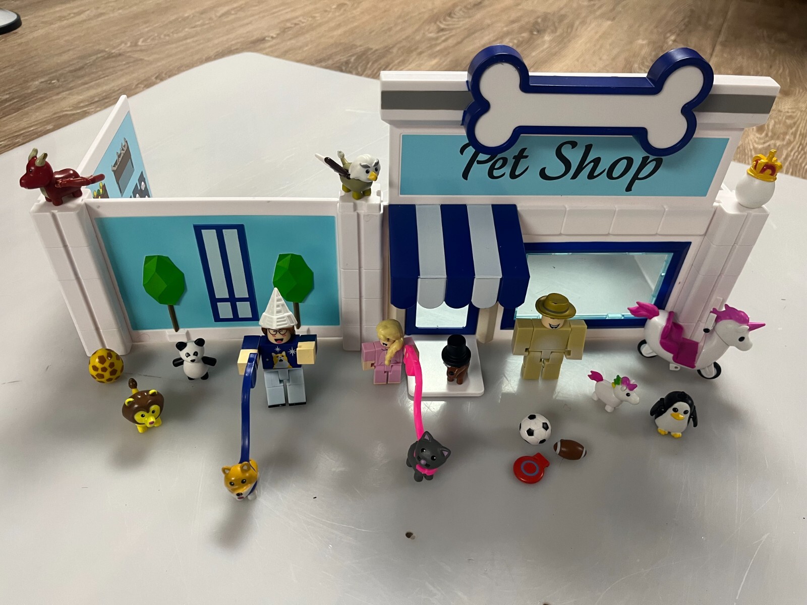 Roblox Celebrity Adopt Me Pet Shop Set with Figures 25 Pieces+ Kids Dog ...