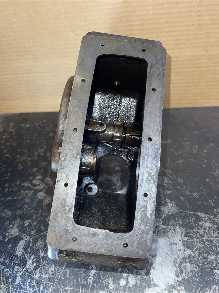 Antique Briggs Stratton PB Engine Block Crankcase Aircooled Parts Hit ...