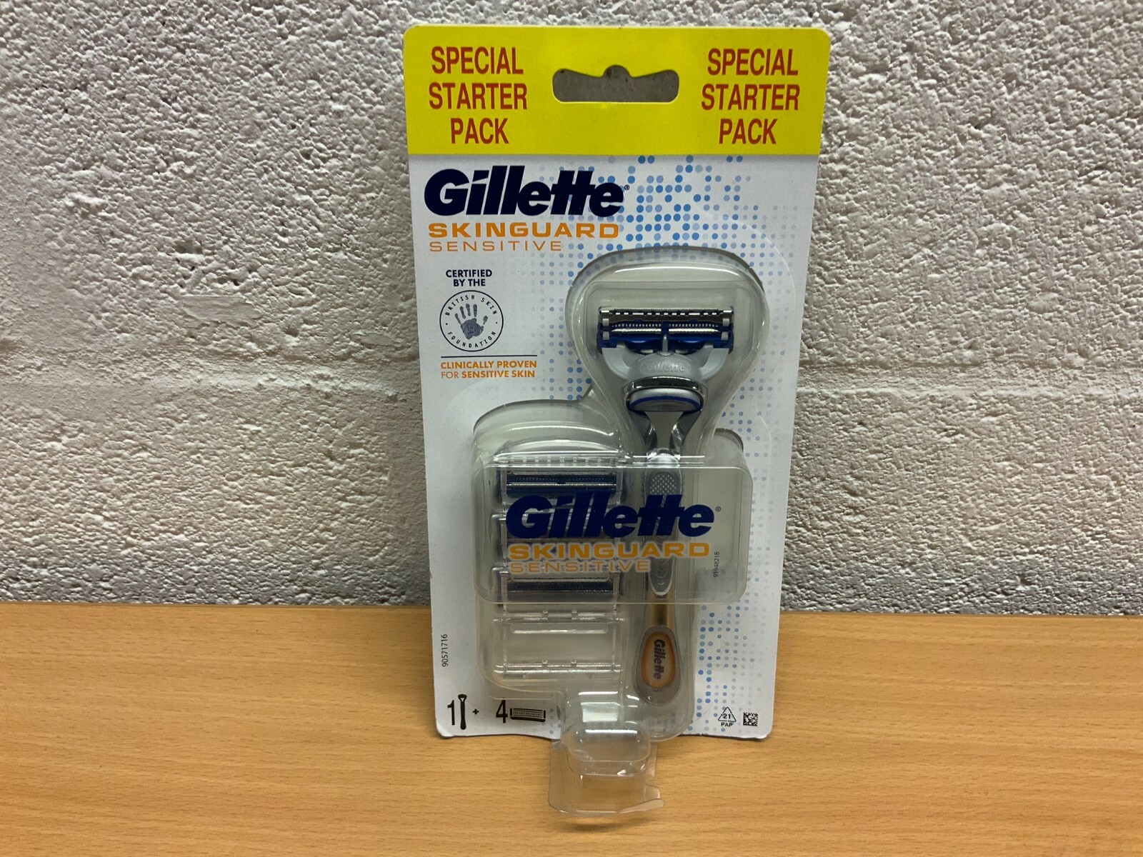 GILLETTE SKINGUARD SENSITIVE BLADES GIFT SET OR RAZOR + BLADES 4 5 8 ...