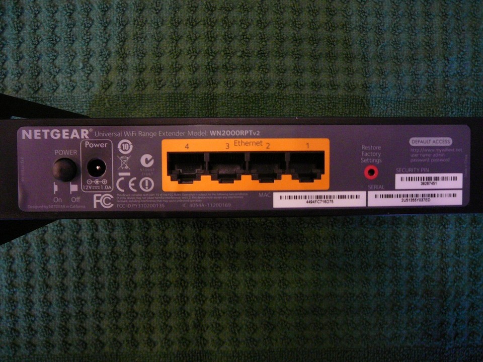 NETGEAR Universal WiFi Range Extender 4 Port Model # WN2000RPT v2 ...