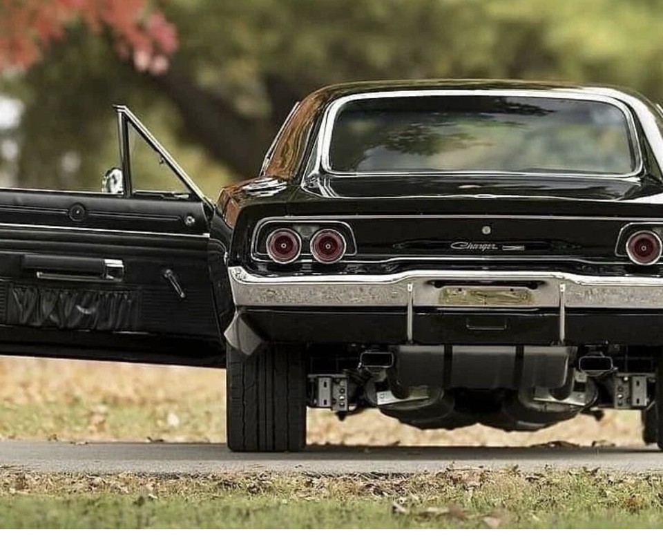 Danbury Mint 1968 Dodge Charger Movie “Bullitt” Black 1:24 Box* Paper ...