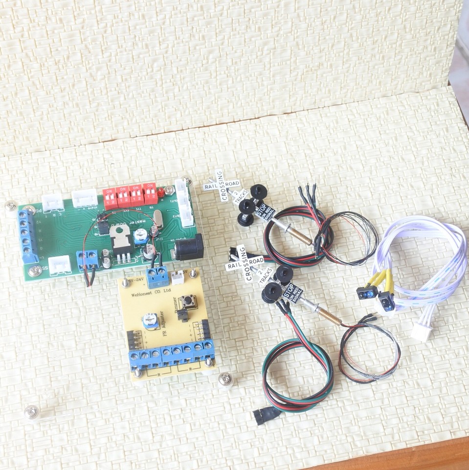 1 set crossing signals + automatic IR sensors controller flash by train ...