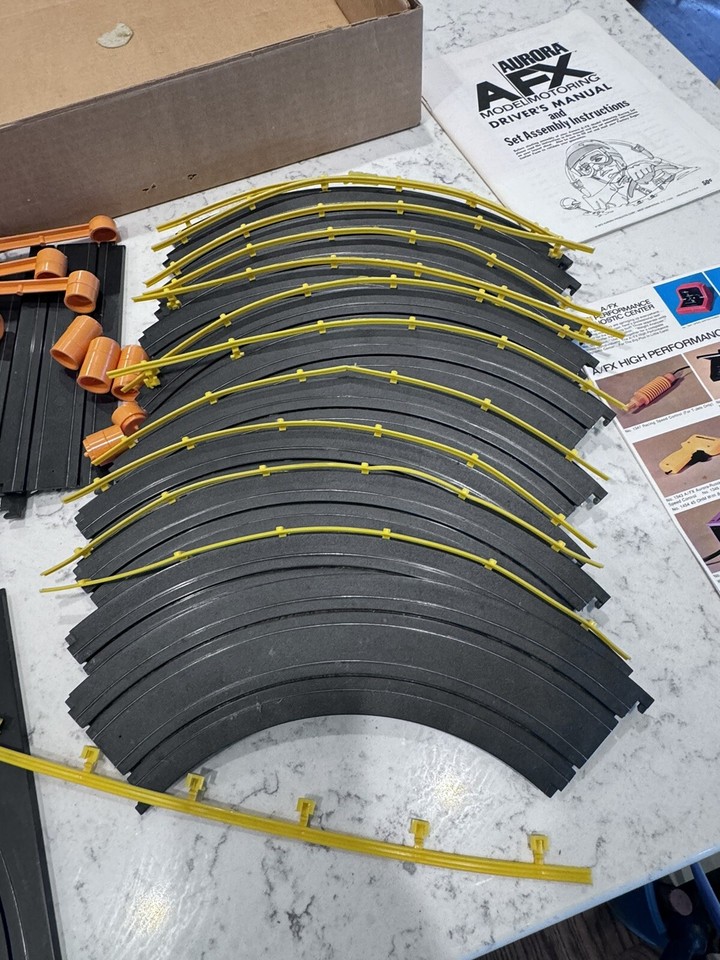 AURORA AFX MODEL MOTORING PIT ROW SPECIAL-RACING SET No. 1328 1 Car? | eBay