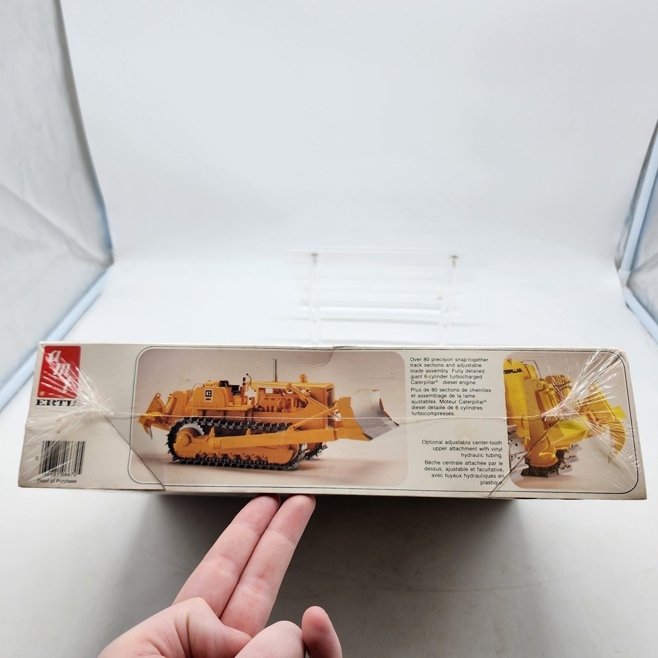 AMT ERTL #6670 Caterpillar D8H 1/25 Scale Plastic Model Kit SEALED Free ...