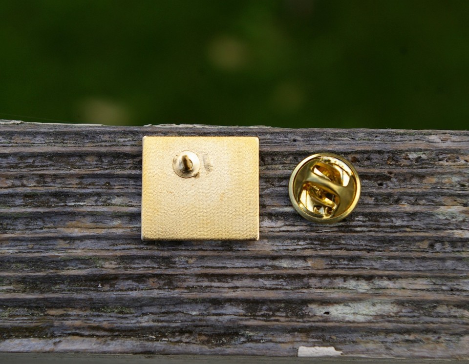 Dillard's 2009 Christmas Holiday Gift Wrap Box Package Metal Enamel Pin ...